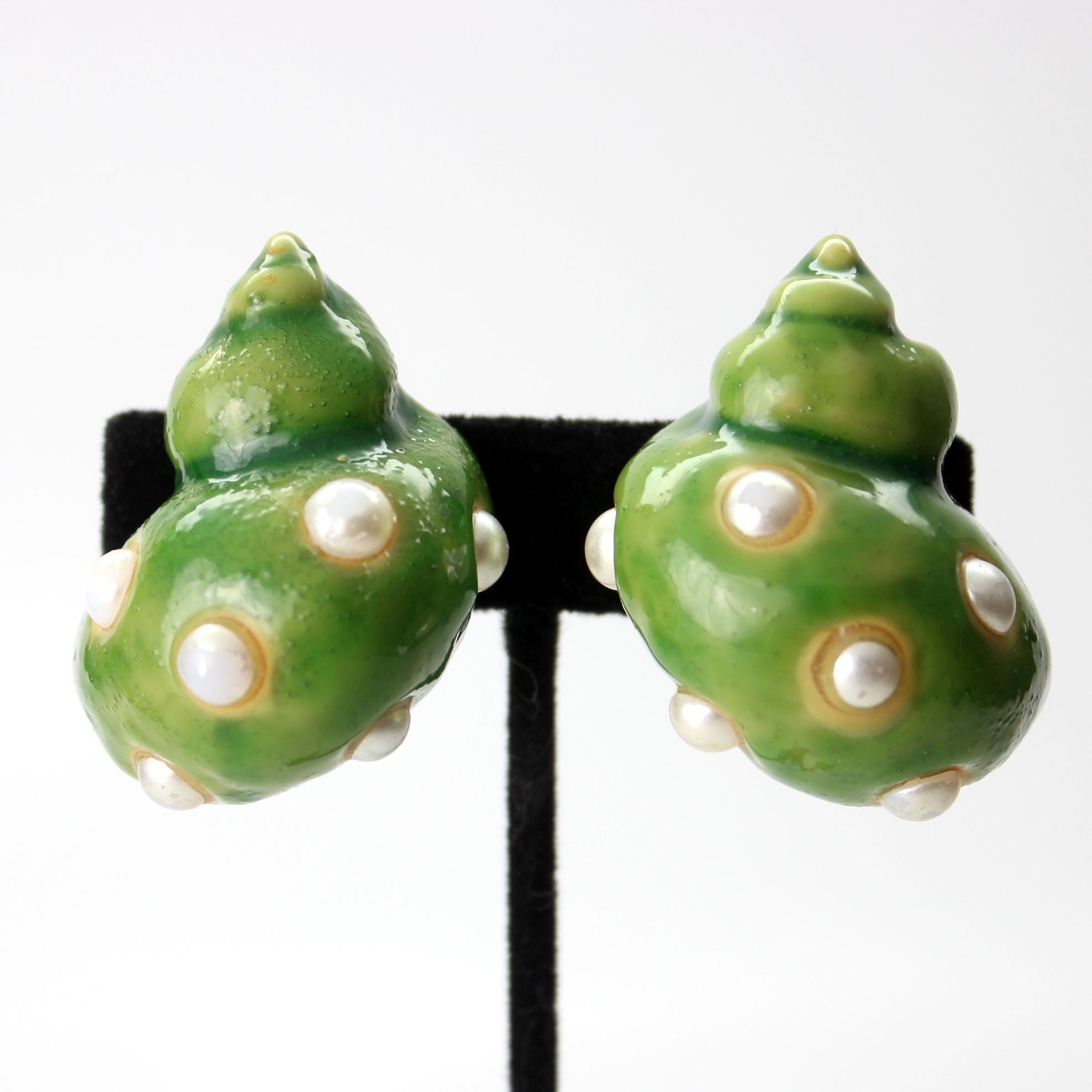 Dominque Aurientis Sculptural Shell Earrings – Screaming Mimis Vintage ...